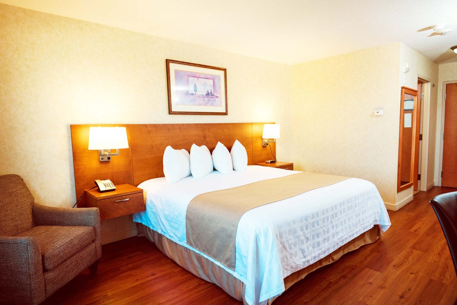 rooms – Rosslyn Inn & Suites